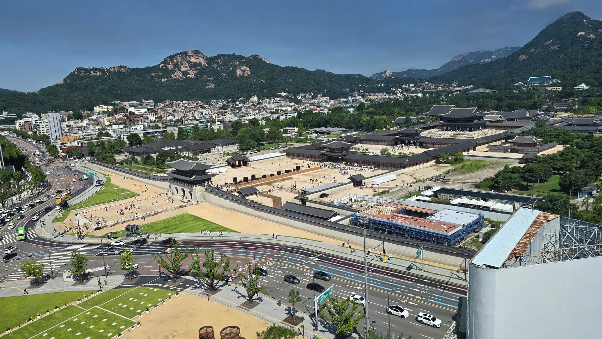 Resolute Raccoon 26.04 Wallpaper Competition - Community - Ubuntu ...